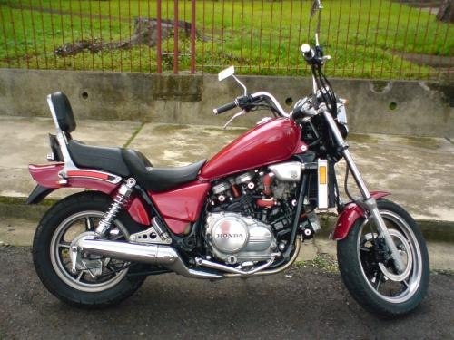 Vendo moto pandillera honda magna 1986 en Alajuela - Autos | 19387