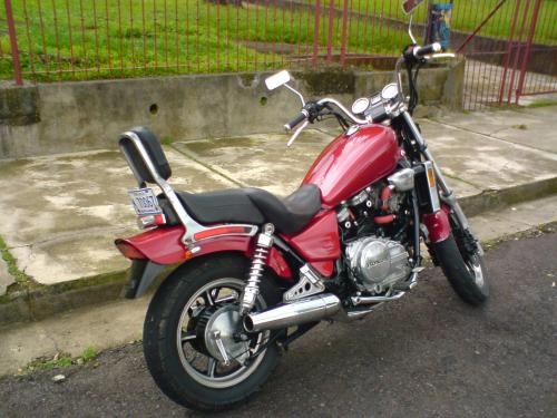 Vendo moto pandillera honda magna 1986 en Alajuela - Autos | 19387