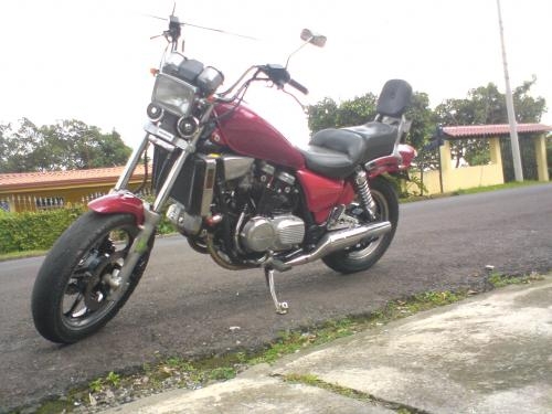 Vendo moto pandillera honda magna 1986 en Alajuela - Autos | 19387