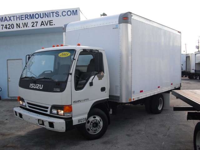 2005 isuzu npr camion con caja seca en San José - Camiones | 77323