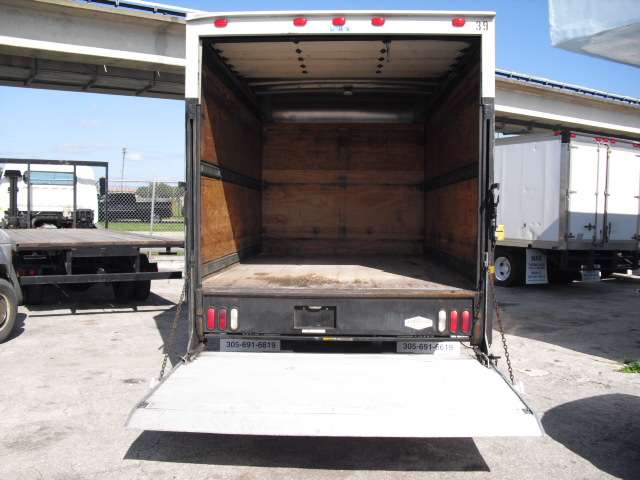 2005 isuzu npr camion con caja seca en San José - Camiones | 77323