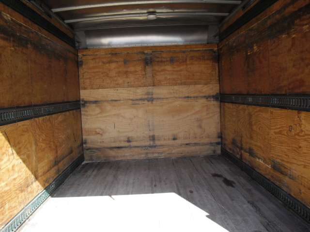 2005 isuzu npr camion con caja seca en San José - Camiones | 77323
