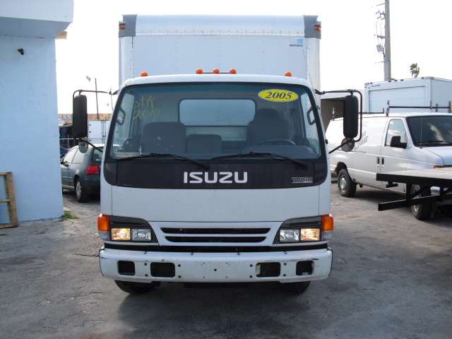 2005 isuzu npr camion con caja seca en San José - Camiones | 77323