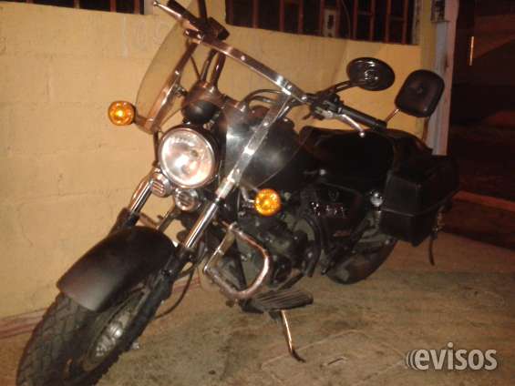 Vendo motocicleta negro mate pandillera en Moravia - Motos | 109579